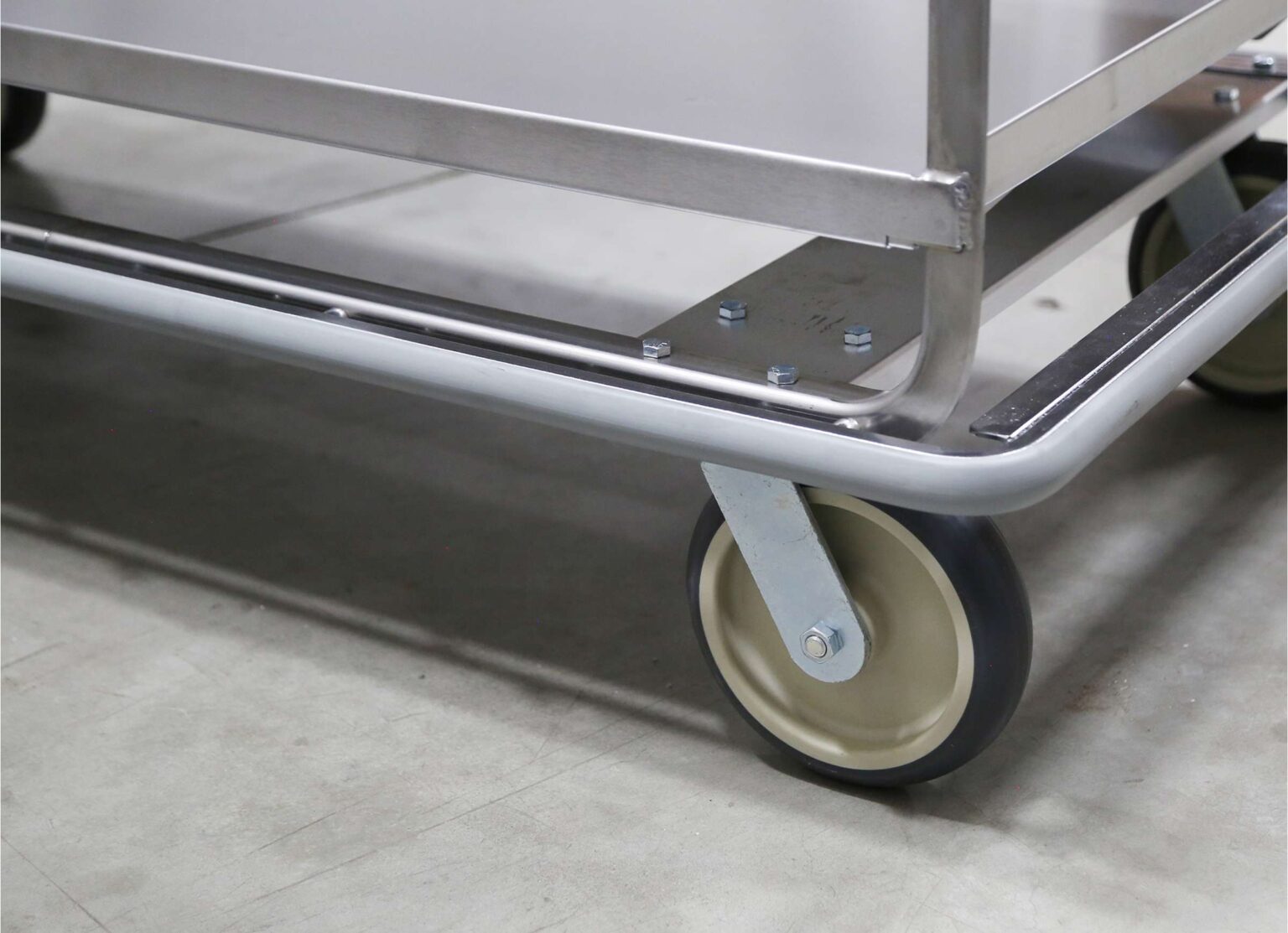 Lakeside 583 Queen Mary Banquet Cart, (4) 28 x 46-in Shelves, 1,000-Lb ...