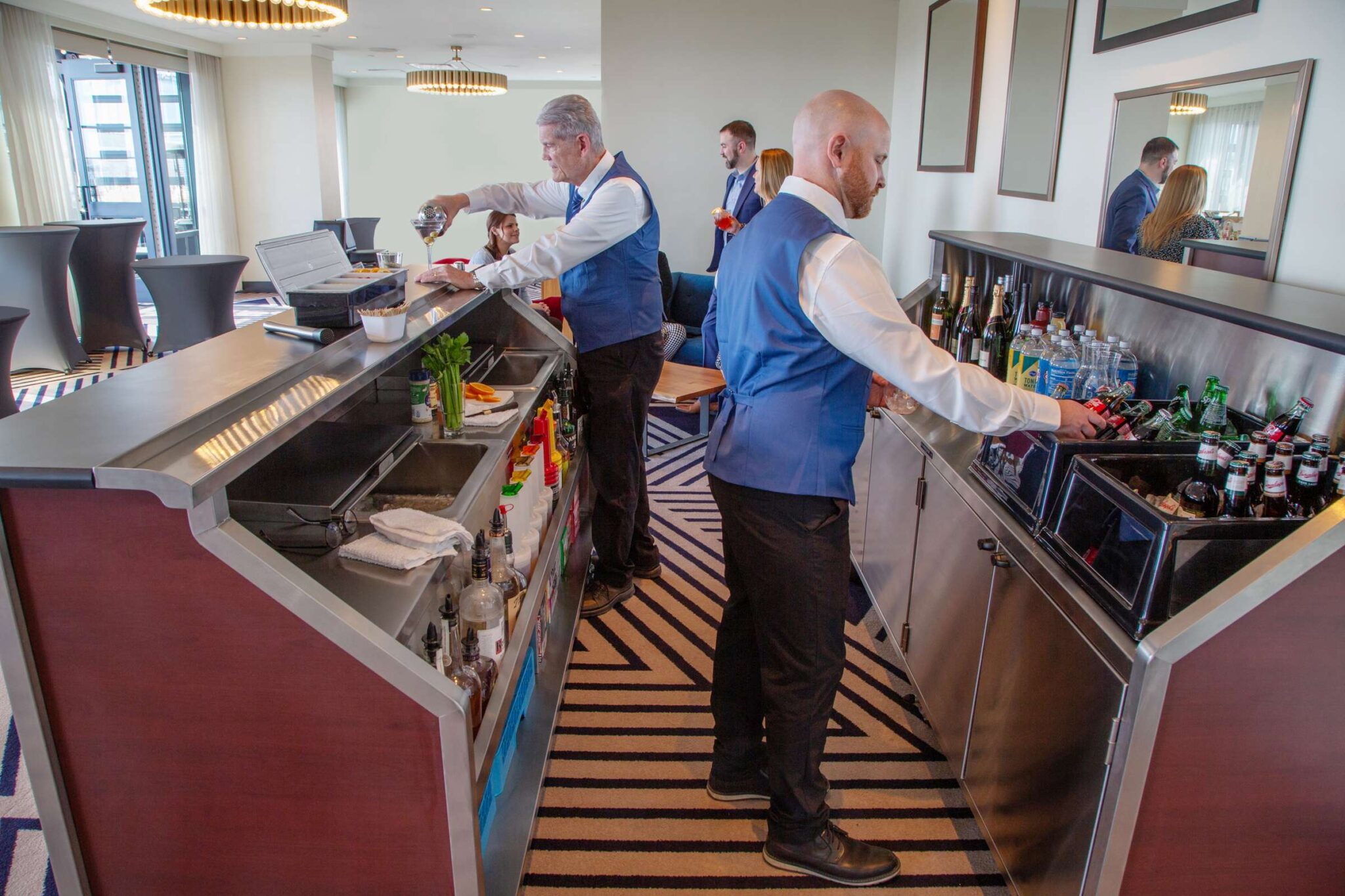 Lakeside 173671 Electric Portable Bar, (2) 40-Lb. Ice Bin, (1) Fixed ...