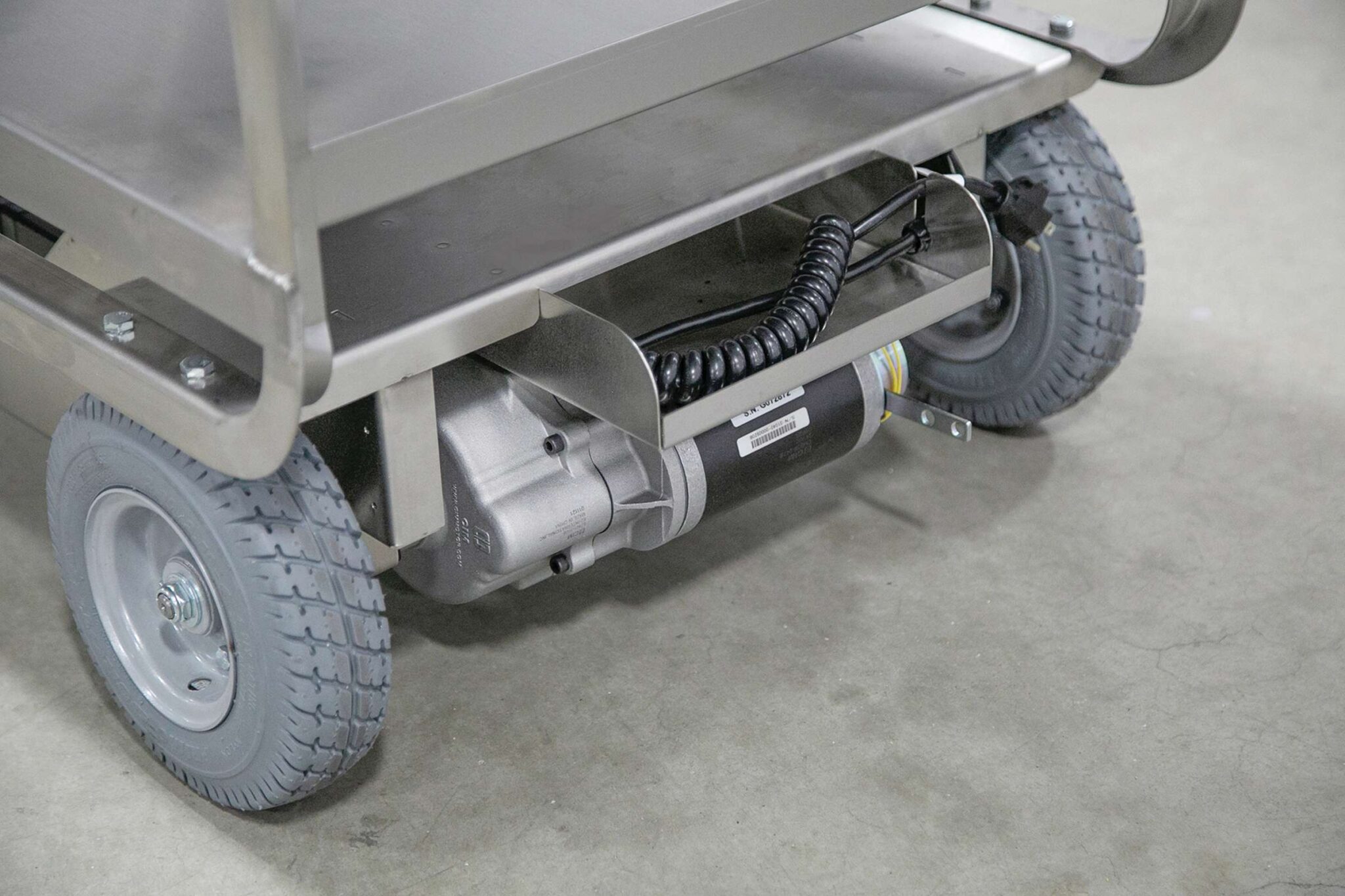 Lakeside 163422 Motorized Utility Cart, 3 Shelf: 24-1/2" x 36", 1000-Lb ...