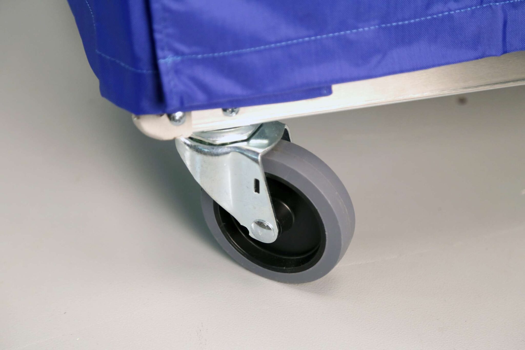 Lakeside 332 Linen Utility Cart with Nylon Cover, 4 Shelf: 15" x 24 ...